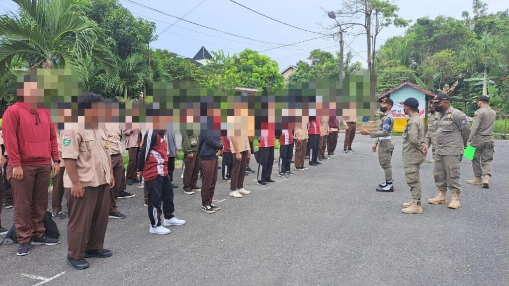 Satpol PP Bontang Razia Puluhan Siswa Nongkrong di Pujasera BSD | Koranseruya.com